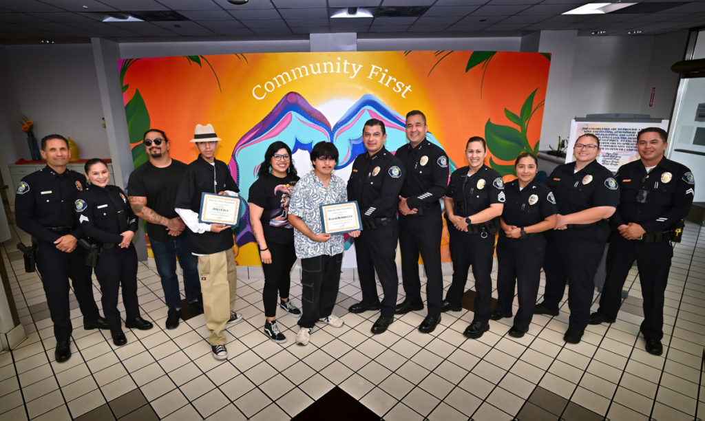Police receive heartfelt message from new mural in Santa Ana Police ...