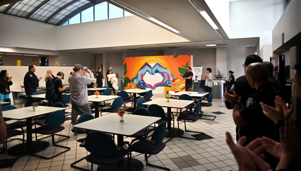 Police receive heartfelt message from new mural in Santa Ana Police ...